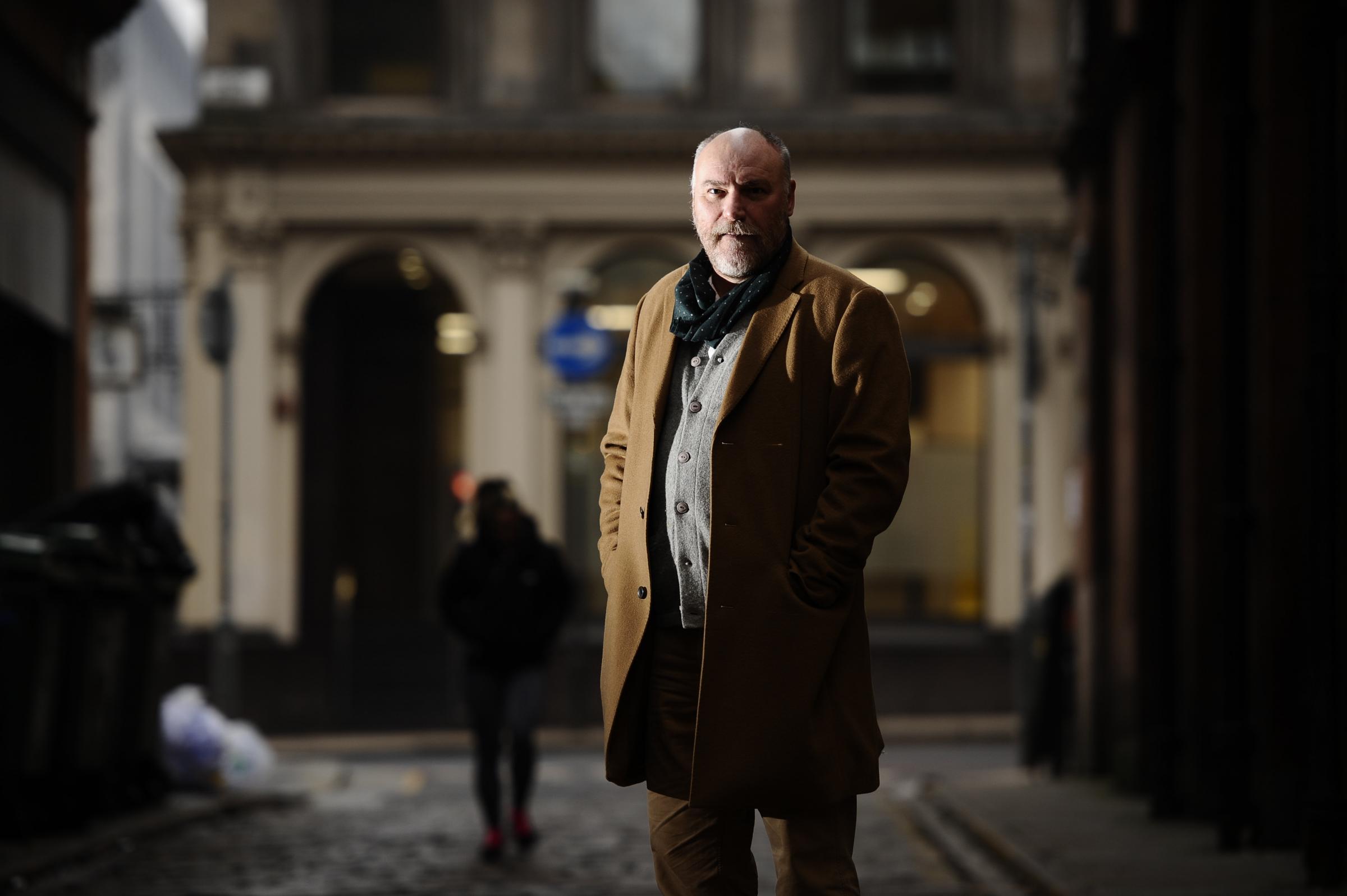 Viaje a lo más oscuro de Glasgow: reseña de Enero Sangriento, de Alan ...